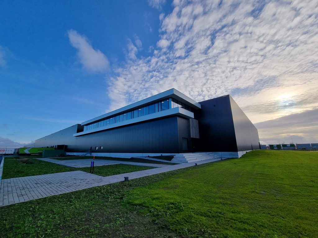 SAB sandwich panels on new hubs Westerman Logistics MG park in Sweden ...
